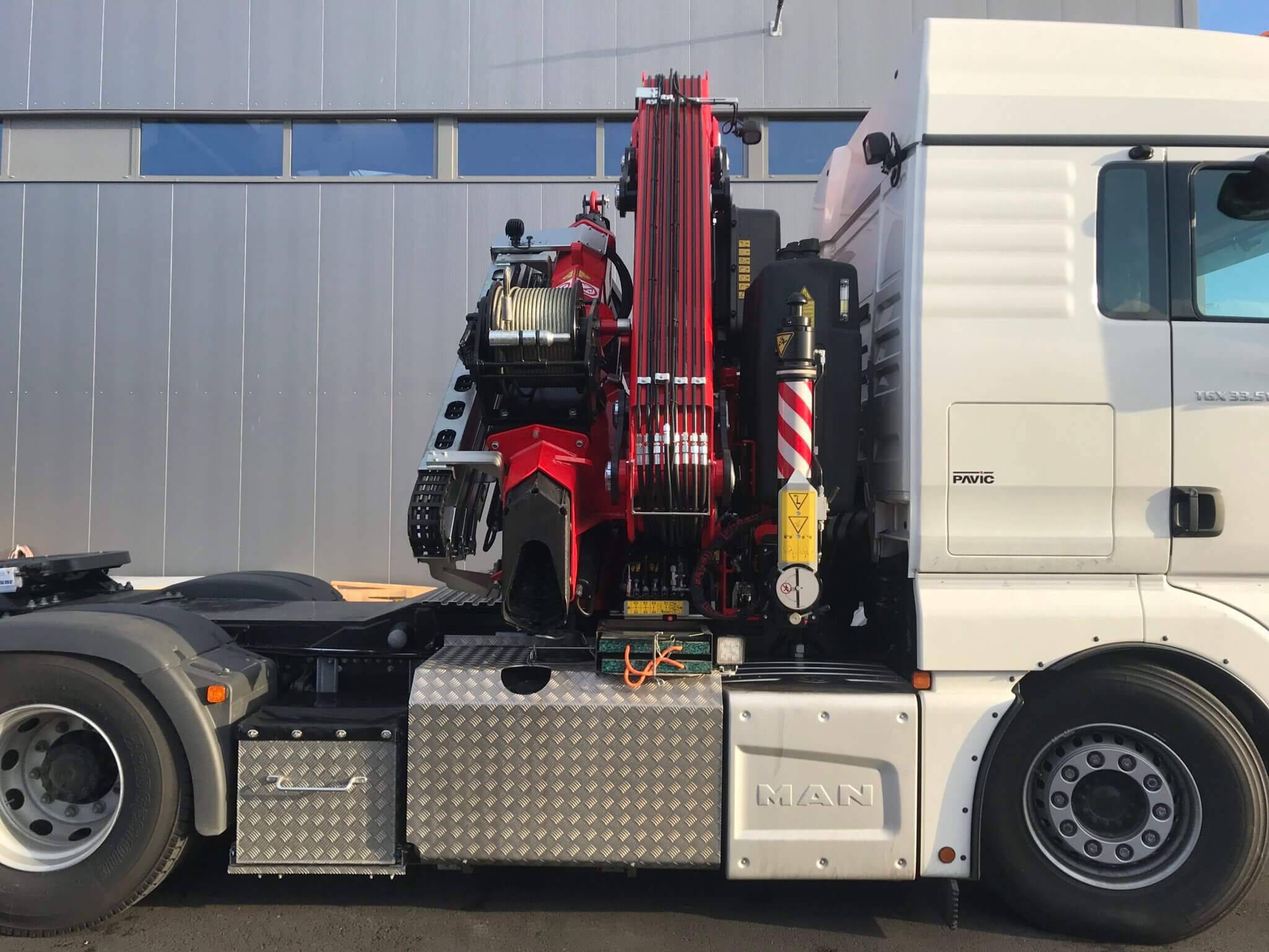 Sattelzugmaschinen mit Großkran Turmdrehkran Baustellenkran | LKW Pavic ...